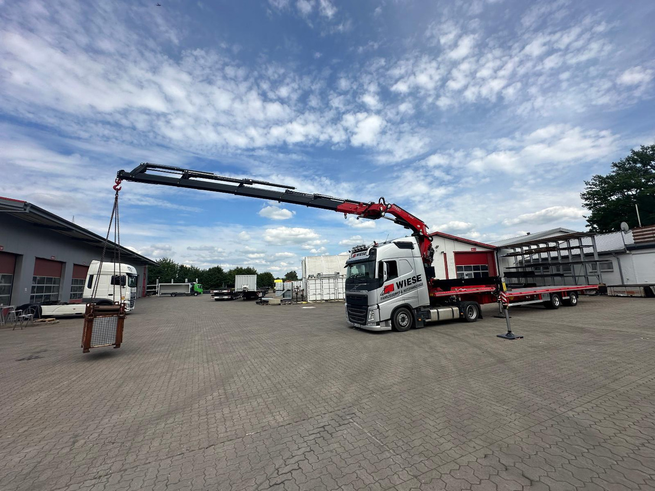 Auflieger, Wiese Stufensattel Tieflader mit Kran Fassi F545