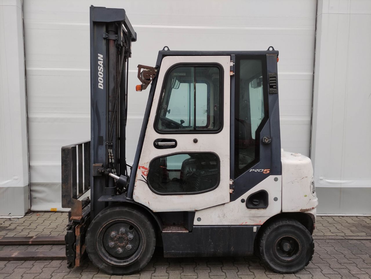 Doosan, D25S-5